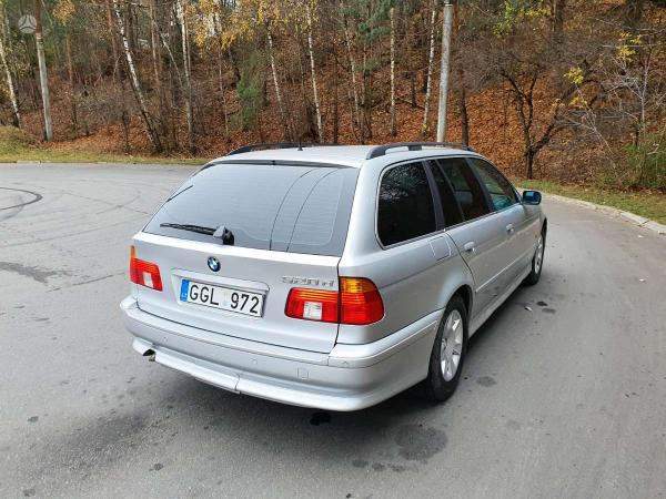 Grey BMW 520 2001 in Vilnius, with an engine capacity of 2.00 L and mileage of 293 thousand km for 800 €, photo 4 on AUTOMOTO.COM.LV