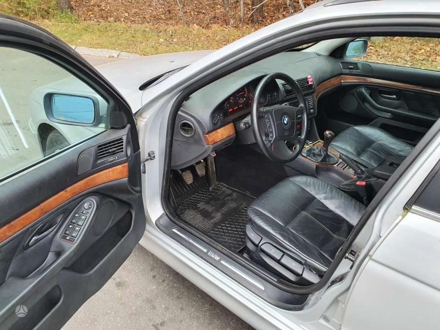 Pelēks BMW 520 2001 Viļņa, ar dzinēja tilpumu 2.00 L un nobraukumu 293 tūkst. km par 800 €, foto 5 vietnē AUTOMOTO.COM.LV
