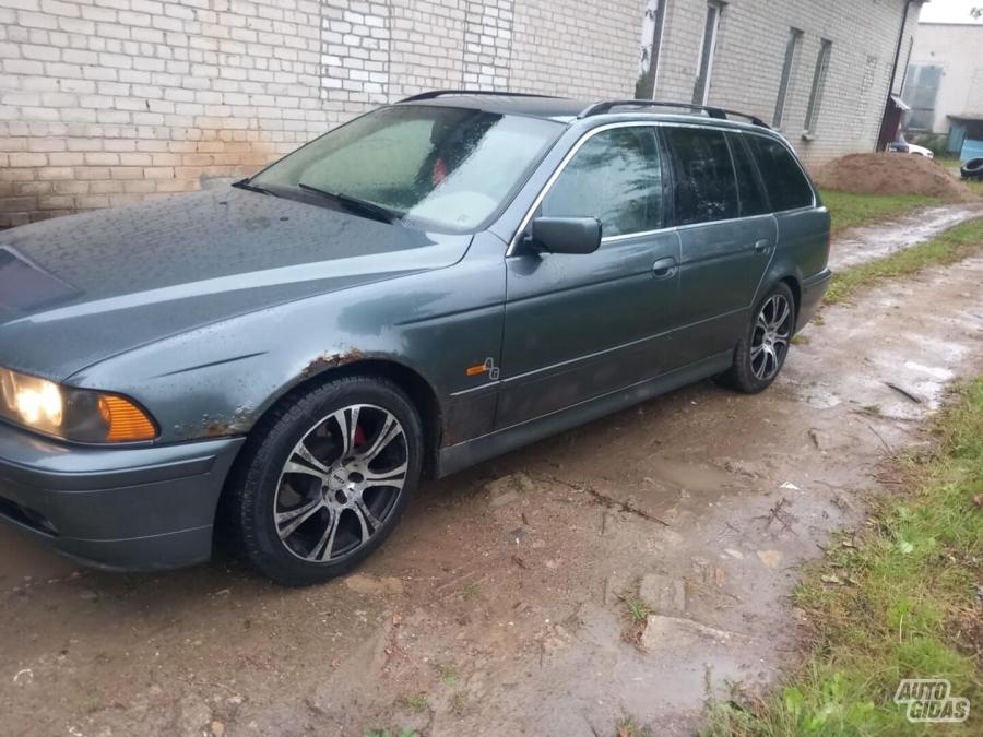 Pelēks BMW 520 2003 Naujoji Akmenė, ar dzinēja tilpumu 2.00 L un nobraukumu 400 tūkst. km par 850 €, foto 4 vietnē AUTOMOTO.COM.LV