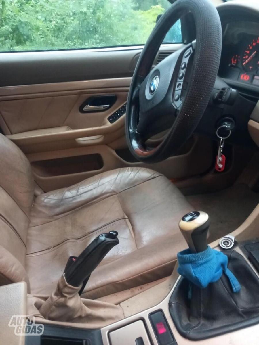 Pelēks BMW 520 2003 Naujoji Akmenė, ar dzinēja tilpumu 2.00 L un nobraukumu 400 tūkst. km par 850 €, foto 8 vietnē AUTOMOTO.COM.LV