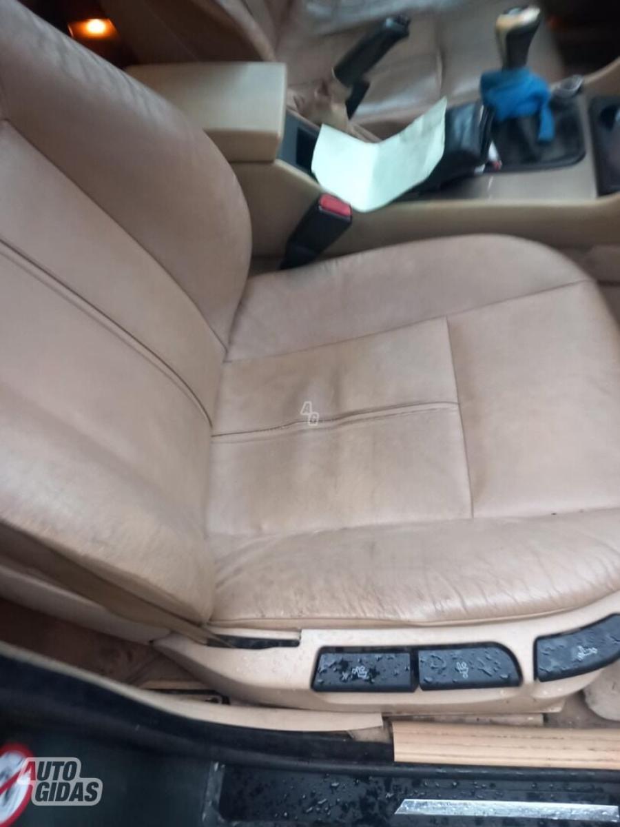 Pelēks BMW 520 2003 Naujoji Akmenė, ar dzinēja tilpumu 2.00 L un nobraukumu 400 tūkst. km par 850 €, foto 9 vietnē AUTOMOTO.COM.LV