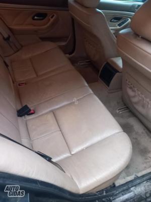 Pelēks BMW 520 2003 Naujoji Akmenė, ar dzinēja tilpumu 2.00 L un nobraukumu 400 tūkst. km par 850 €, foto 10 vietnē AUTOMOTO.COM.LV