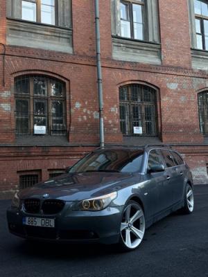 Pelēks BMW 520 2006 Narva, ar dzinēja tilpumu 2.00 L un nobraukumu 387 tūkst. km par 3900 €, foto  vietnē AUTOMOTO.COM.LV