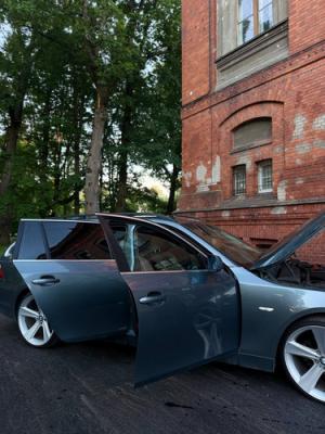 Pelēks BMW 520 2006 Narva, ar dzinēja tilpumu 2.00 L un nobraukumu 387 tūkst. km par 3900 €, foto 3 vietnē AUTOMOTO.COM.LV