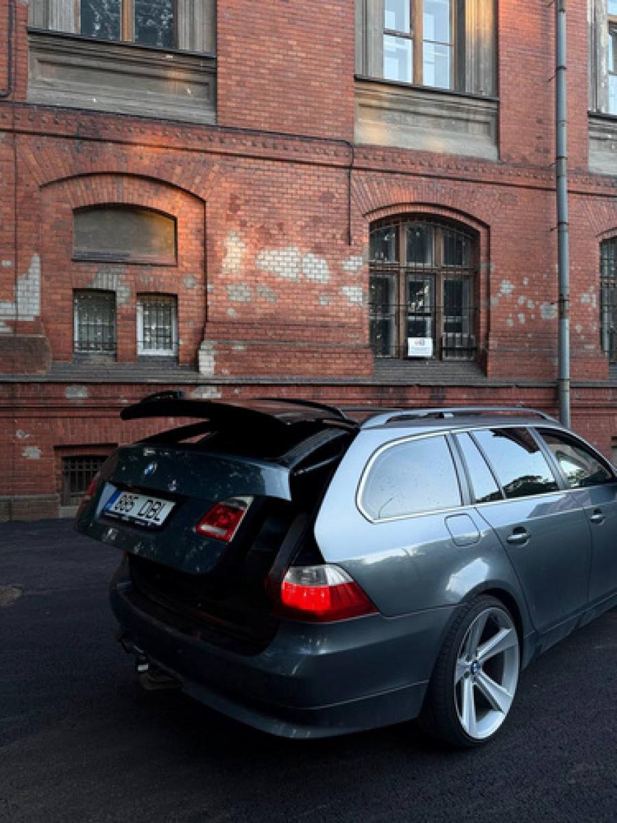 Pelēks BMW 520 2006 Narva, ar dzinēja tilpumu 2.00 L un nobraukumu 387 tūkst. km par 3900 €, foto 4 vietnē AUTOMOTO.COM.LV