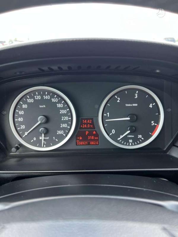 Grey BMW 520 2006 in Vilnius, with an engine capacity of 2.00 L and mileage of 339 thousand km for 2700 €, photo 8 on AUTOMOTO.COM.LV