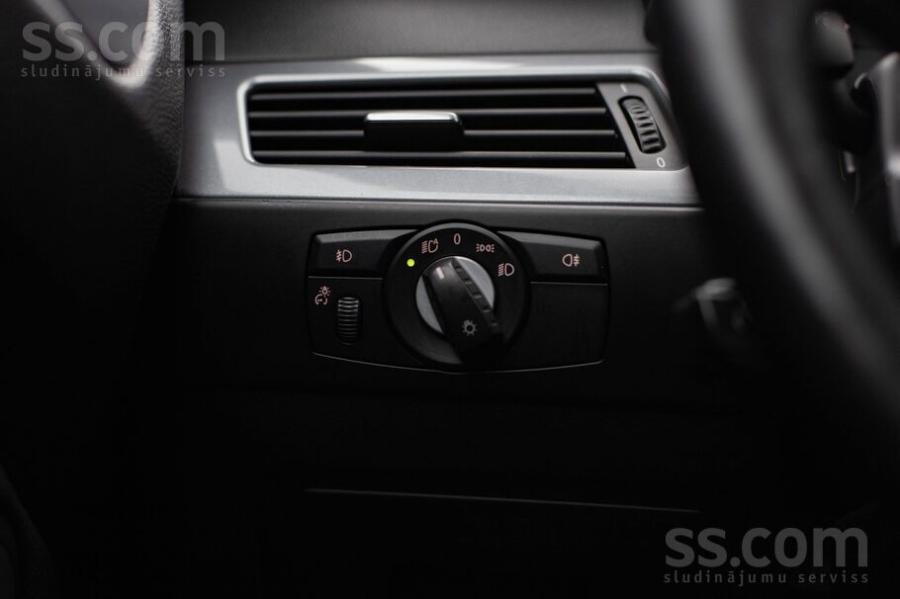 Grey BMW 520 2007 in Riga, with an engine capacity of 2.00 L and mileage of 388 thousand km for 4490 €, photo 16 on AUTOMOTO.COM.LV