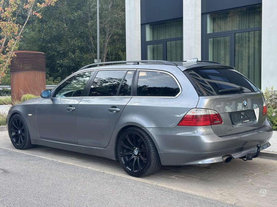 Grey BMW 520 2007 in Vilnius, with an engine capacity of 2.00 L and mileage of 320 thousand km for 2900 €, photo 3 on AUTOMOTO.COM.LV