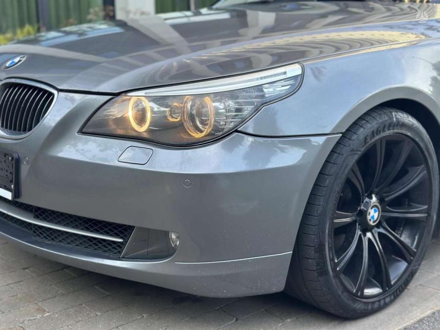 Grey BMW 520 2007 in Vilnius, with an engine capacity of 2.00 L and mileage of 320 thousand km for 2900 €, photo 6 on AUTOMOTO.COM.LV