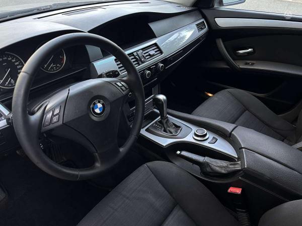 Pelēks BMW 520 2007 Viļņa, ar dzinēja tilpumu 2.00 L un nobraukumu 320 tūkst. km par 2900 €, foto 7 vietnē AUTOMOTO.COM.LV