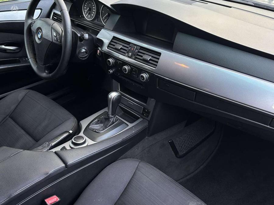 Grey BMW 520 2007 in Vilnius, with an engine capacity of 2.00 L and mileage of 320 thousand km for 2900 €, photo 8 on AUTOMOTO.COM.LV