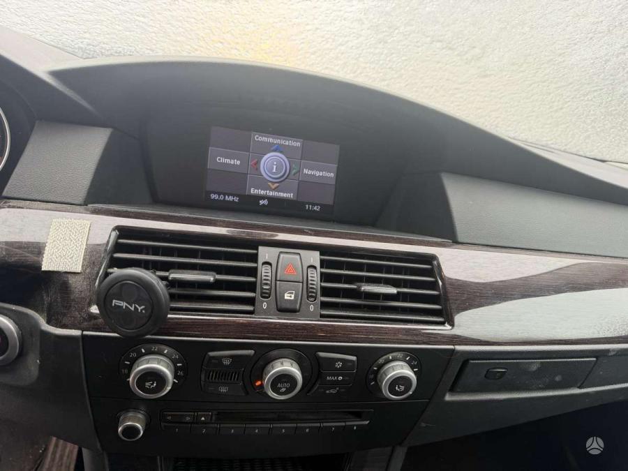 Pelēks BMW 520 2008 Viļņa, ar dzinēja tilpumu 2.00 L un nobraukumu 276 tūkst. km par 3000 €, foto 7 vietnē AUTOMOTO.COM.LV