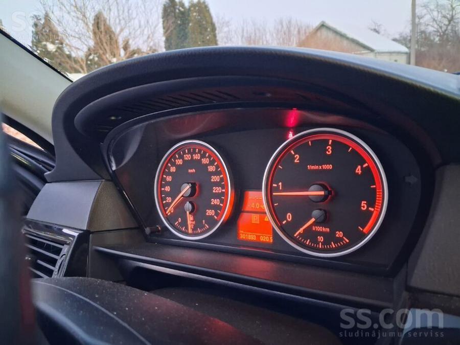 Grey BMW 520 2008 in Liepaja, with an engine capacity of 2.00 L and mileage of 302 thousand km for 6000 €, photo 11 on AUTOMOTO.COM.LV