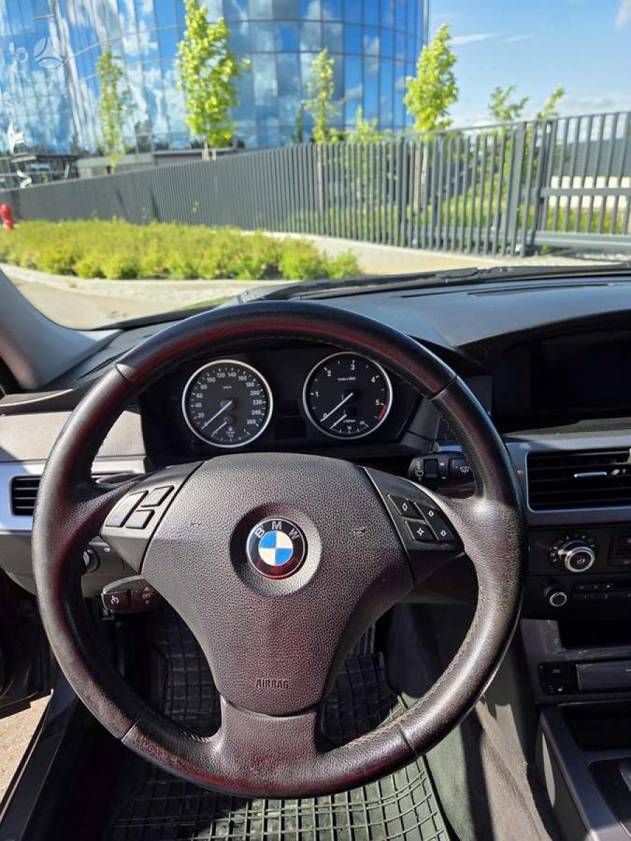 Pelēks BMW 520 2008 Viļņa, ar dzinēja tilpumu 2.00 L un nobraukumu 278 tūkst. km par 3700 €, foto 12 vietnē AUTOMOTO.COM.LV