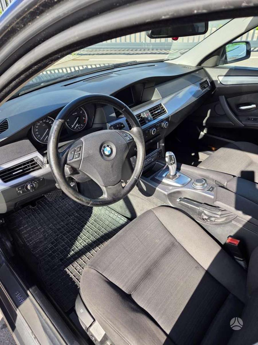 Pelēks BMW 520 2008 Viļņa, ar dzinēja tilpumu 2.00 L un nobraukumu 278 tūkst. km par 3700 €, foto 13 vietnē AUTOMOTO.COM.LV
