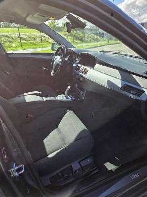 Pelēks BMW 520 2008 Viļņa, ar dzinēja tilpumu 2.00 L un nobraukumu 278 tūkst. km par 3700 €, foto 14 vietnē AUTOMOTO.COM.LV