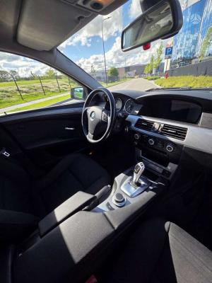 Pelēks BMW 520 2008 Viļņa, ar dzinēja tilpumu 2.00 L un nobraukumu 278 tūkst. km par 3700 €, foto 15 vietnē AUTOMOTO.COM.LV