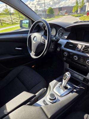 Pelēks BMW 520 2008 Viļņa, ar dzinēja tilpumu 2.00 L un nobraukumu 278 tūkst. km par 3700 €, foto 16 vietnē AUTOMOTO.COM.LV
