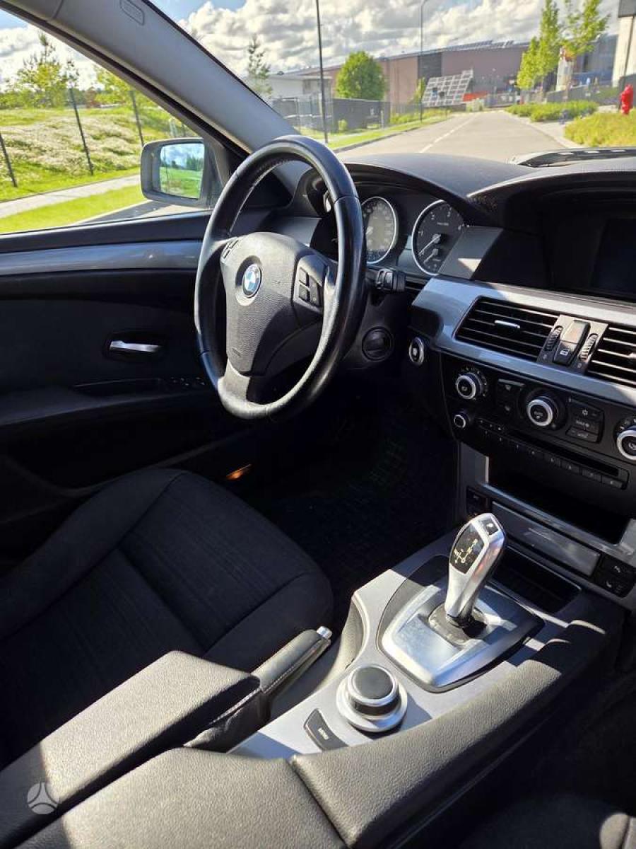 Pelēks BMW 520 2008 Viļņa, ar dzinēja tilpumu 2.00 L un nobraukumu 278 tūkst. km par 3700 €, foto 16 vietnē AUTOMOTO.COM.LV
