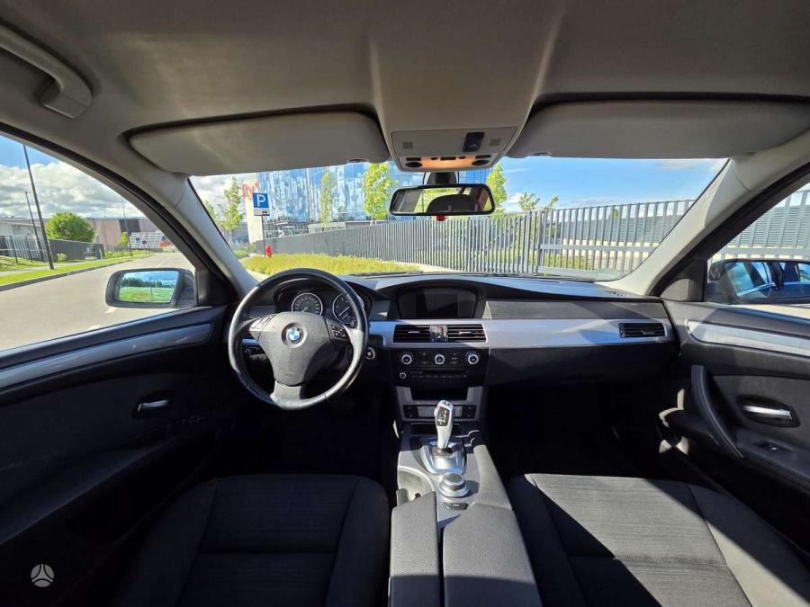 Pelēks BMW 520 2008 Viļņa, ar dzinēja tilpumu 2.00 L un nobraukumu 278 tūkst. km par 3700 €, foto 17 vietnē AUTOMOTO.COM.LV