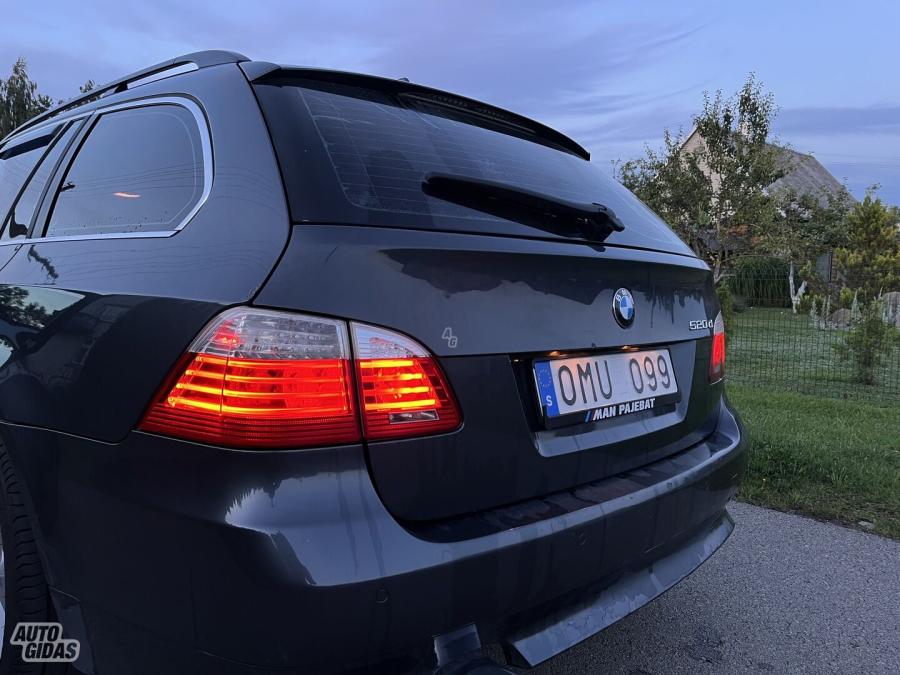 Pelēks BMW 520 2008 Ariogala, ar dzinēja tilpumu 2.00 L un nobraukumu 428 tūkst. km par 2250 €, foto 14 vietnē AUTOMOTO.COM.LV