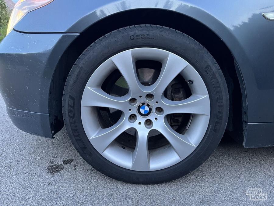 Pelēks BMW 520 2008 Ariogala, ar dzinēja tilpumu 2.00 L un nobraukumu 428 tūkst. km par 2250 €, foto 16 vietnē AUTOMOTO.COM.LV