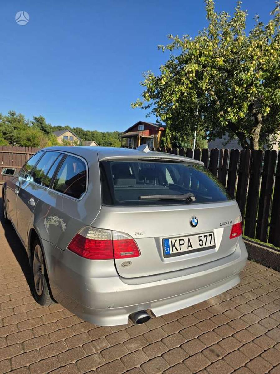 Grey BMW 520 2008 in Klaipeda, with an engine capacity of 2.00 L and mileage of 444 thousand km for 2550 €, photo 3 on AUTOMOTO.COM.LV
