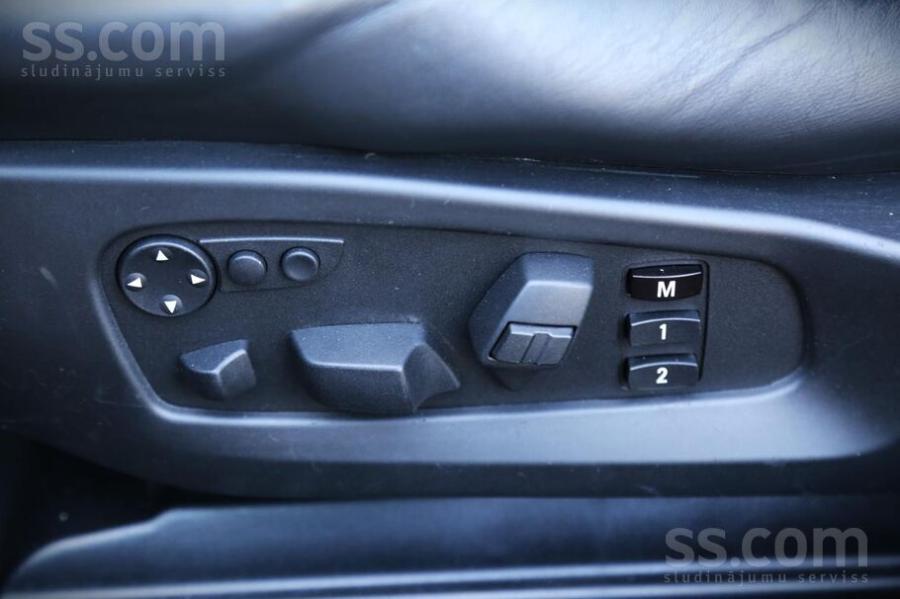 Grey BMW 520 2009 in Riga, with an engine capacity of 2.00 L and mileage of 286 thousand km for 4495 €, photo 17 on AUTOMOTO.COM.LV