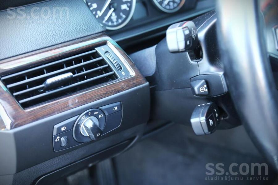 Grey BMW 520 2009 in Riga, with an engine capacity of 2.00 L and mileage of 286 thousand km for 4495 €, photo 20 on AUTOMOTO.COM.LV