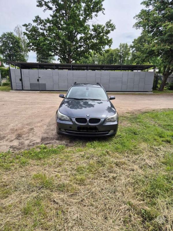 Grey BMW 520 2009 in Marijampole, with an engine capacity of 2.00 L and mileage of 320 thousand km for 2900 €, photo 10 on AUTOMOTO.COM.LV
