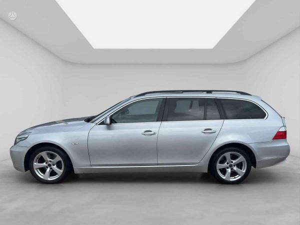 Grey BMW 520 2009 in Kaunas, with an engine capacity of 2.00 L and mileage of 305 thousand km for 5290 €, photo 3 on AUTOMOTO.COM.LV