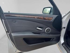 Pelēks BMW 520 2009 Kauņa, ar dzinēja tilpumu 2.00 L un nobraukumu 305 tūkst. km par 5290 €, foto 11 vietnē AUTOMOTO.COM.LV