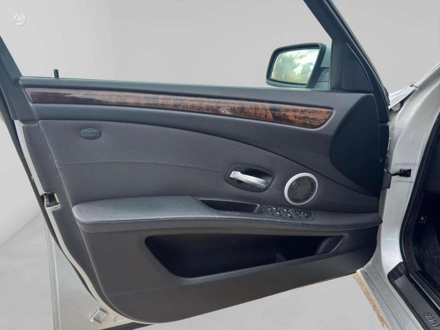 Pelēks BMW 520 2009 Kauņa, ar dzinēja tilpumu 2.00 L un nobraukumu 305 tūkst. km par 5290 €, foto 11 vietnē AUTOMOTO.COM.LV
