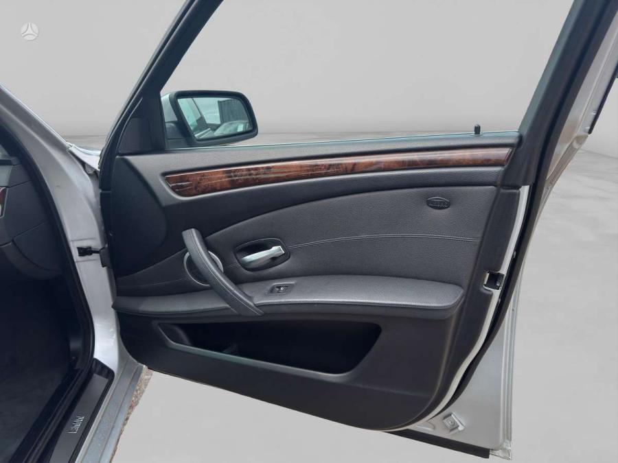 Pelēks BMW 520 2009 Kauņa, ar dzinēja tilpumu 2.00 L un nobraukumu 305 tūkst. km par 5290 €, foto 14 vietnē AUTOMOTO.COM.LV
