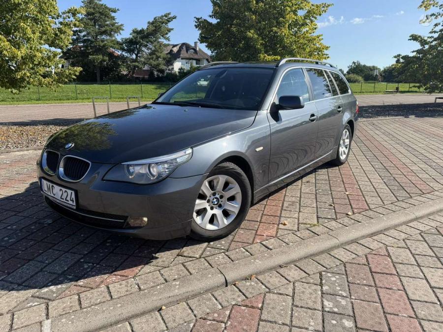 Grey BMW 520 2009 in Silute, with an engine capacity of 2.00 L and mileage of 331 thousand km for 3600 €, photo 1 on AUTOMOTO.COM.LV