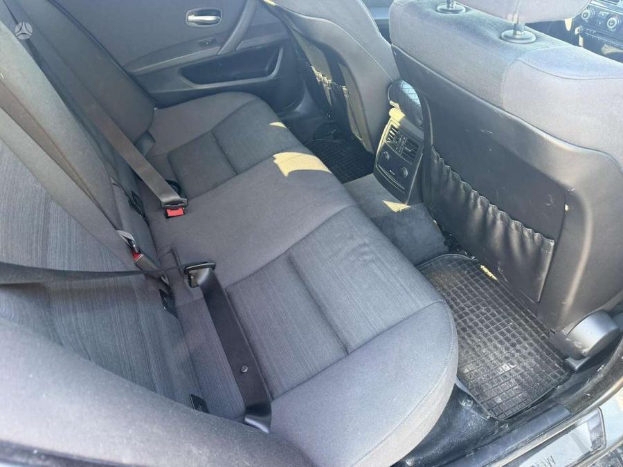 Grey BMW 520 2009 in Silute, with an engine capacity of 2.00 L and mileage of 331 thousand km for 3600 €, photo 9 on AUTOMOTO.COM.LV