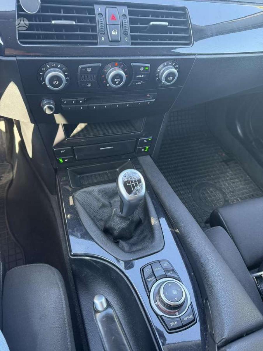Grey BMW 520 2009 in Silute, with an engine capacity of 2.00 L and mileage of 331 thousand km for 3600 €, photo 13 on AUTOMOTO.COM.LV