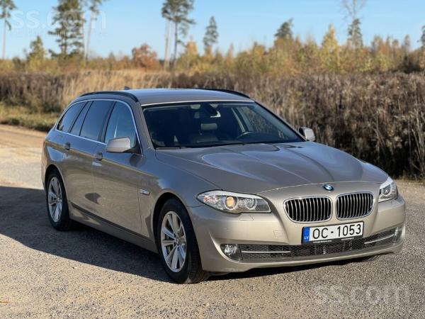 Grey BMW 520 2010 in Valmiera, with an engine capacity of 2.00 L and mileage of 330 thousand km for 7350 €, photo 4 on AUTOMOTO.COM.LV
