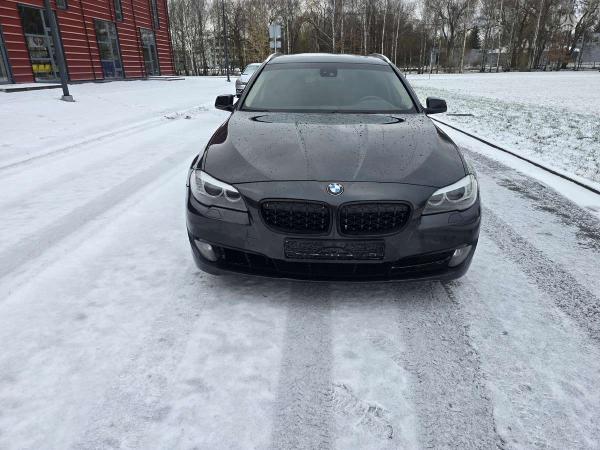 Grey BMW 520 2010 in Marijampole, with an engine capacity of 2.00 L and mileage of 280 thousand km for 5850 €, photo 2 on AUTOMOTO.COM.LV