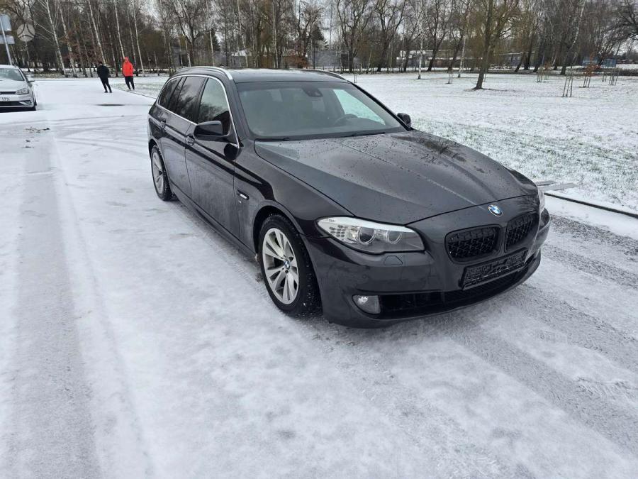 Grey BMW 520 2010 in Marijampole, with an engine capacity of 2.00 L and mileage of 280 thousand km for 5850 €, photo 3 on AUTOMOTO.COM.LV