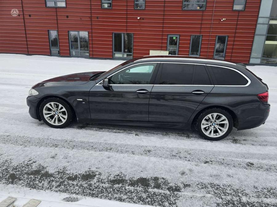 Grey BMW 520 2010 in Marijampole, with an engine capacity of 2.00 L and mileage of 280 thousand km for 5850 €, photo 8 on AUTOMOTO.COM.LV