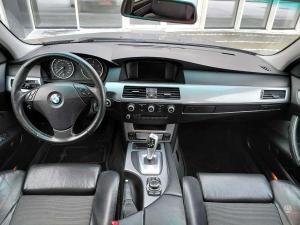 Grey BMW 520 2010 in Vilnius, with an engine capacity of 2.00 L and mileage of 271 thousand km for 5700 €, photo 12 on AUTOMOTO.COM.LV