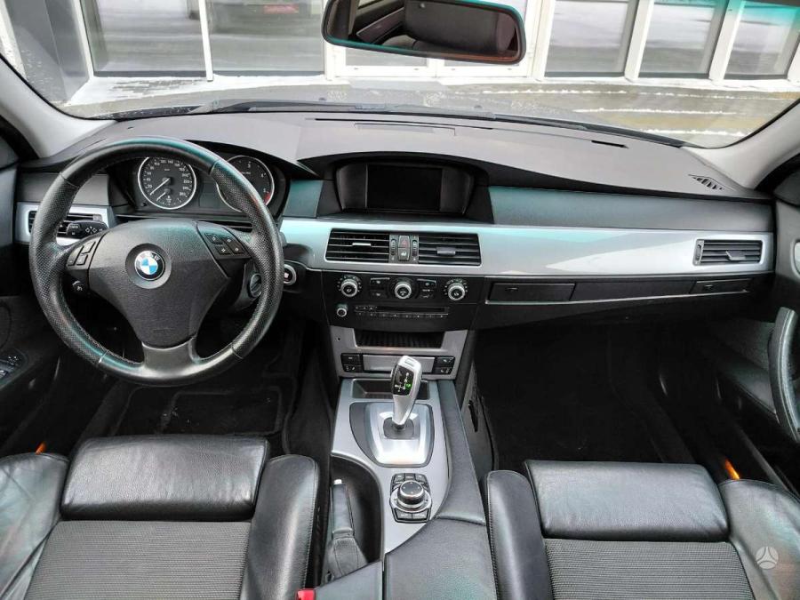 Grey BMW 520 2010 in Vilnius, with an engine capacity of 2.00 L and mileage of 271 thousand km for 5700 €, photo 12 on AUTOMOTO.COM.LV
