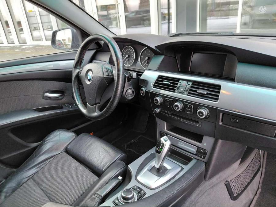 Grey BMW 520 2010 in Vilnius, with an engine capacity of 2.00 L and mileage of 271 thousand km for 5700 €, photo 14 on AUTOMOTO.COM.LV
