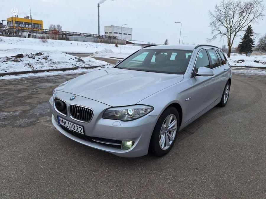 Grey BMW 520 2010 in Panevezys, with an engine capacity of 2.00 L and mileage of 280 thousand km for 5500 €, photo 1 on AUTOMOTO.COM.LV