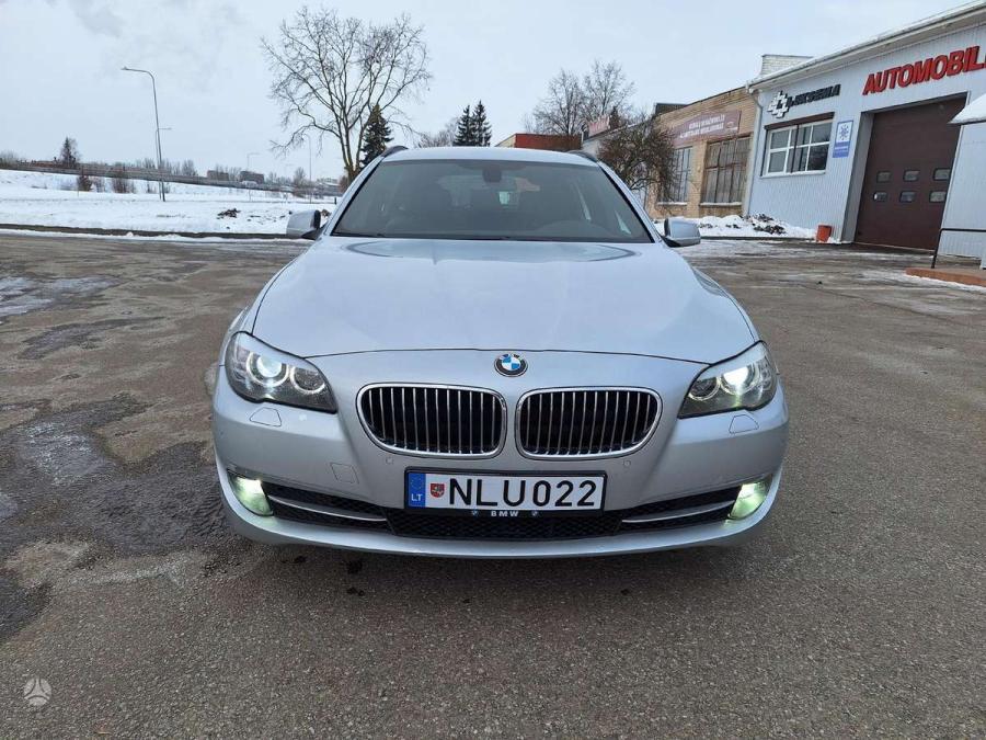 Grey BMW 520 2010 in Panevezys, with an engine capacity of 2.00 L and mileage of 280 thousand km for 5500 €, photo 6 on AUTOMOTO.COM.LV