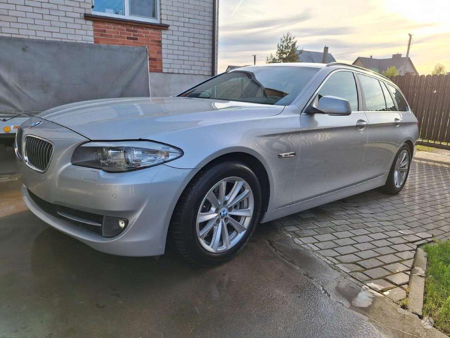 Grey BMW 520 2010 in Panevezys, with an engine capacity of 2.00 L and mileage of 280 thousand km for 5500 €, photo 17 on AUTOMOTO.COM.LV