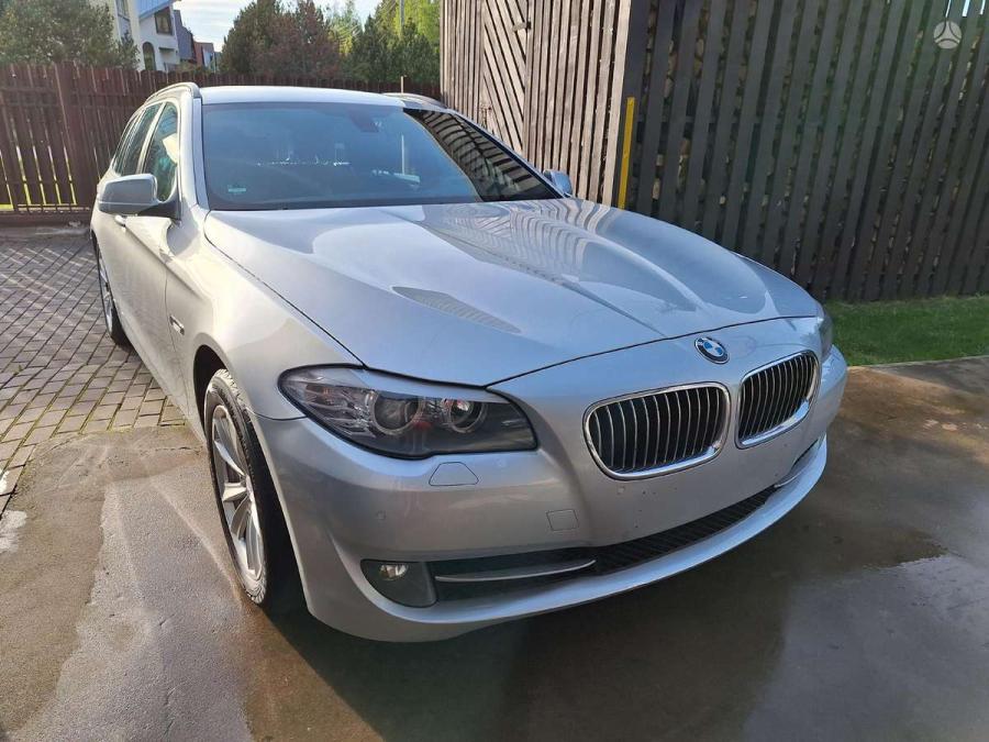 Grey BMW 520 2010 in Panevezys, with an engine capacity of 2.00 L and mileage of 280 thousand km for 5500 €, photo 18 on AUTOMOTO.COM.LV