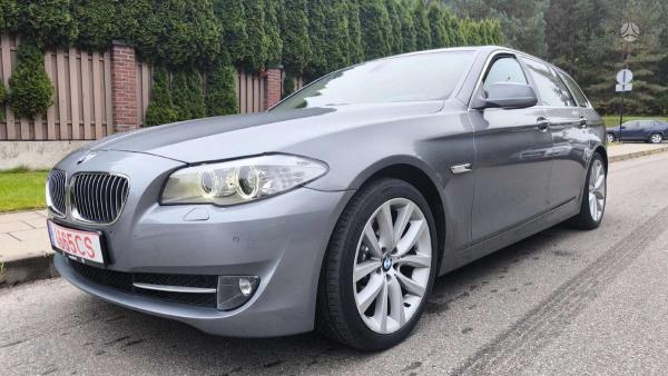 Grey BMW 520 2010 in Vilnius, with an engine capacity of 2.00 L and mileage of 323 thousand km for 6700 €, photo 2 on AUTOMOTO.COM.LV