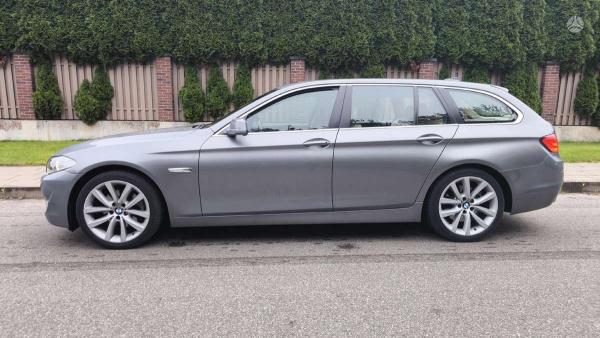 Grey BMW 520 2010 in Vilnius, with an engine capacity of 2.00 L and mileage of 323 thousand km for 6700 €, photo 3 on AUTOMOTO.COM.LV
